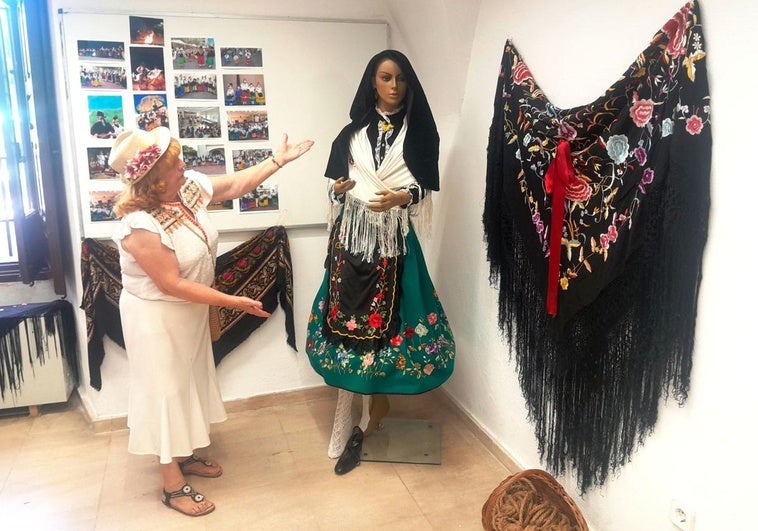 El Encinar resume en una exposición 40 años de historia | Hoy